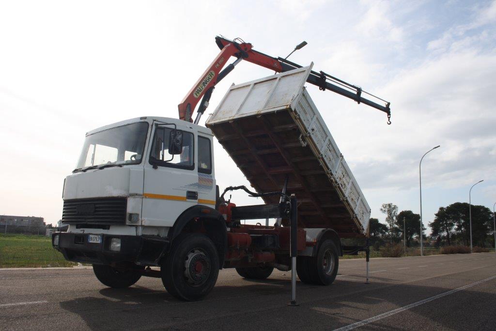 Camion con ribaltabile usato - Ricciato